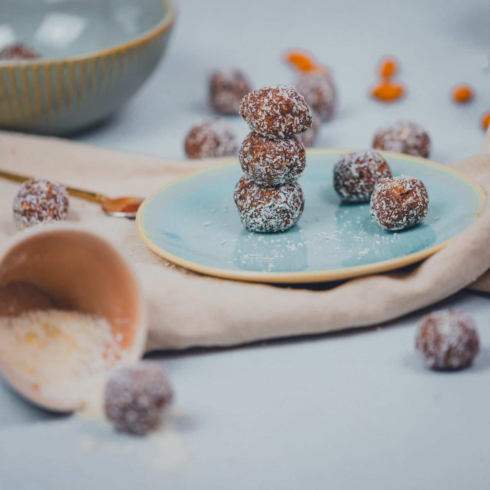 Vegane Mandel-Dattel Energy-Balls (gesund Naschen) | Tapsy's Kitchen